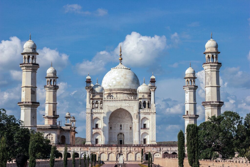 Top 5 Must-See Monuments in Maharashtra